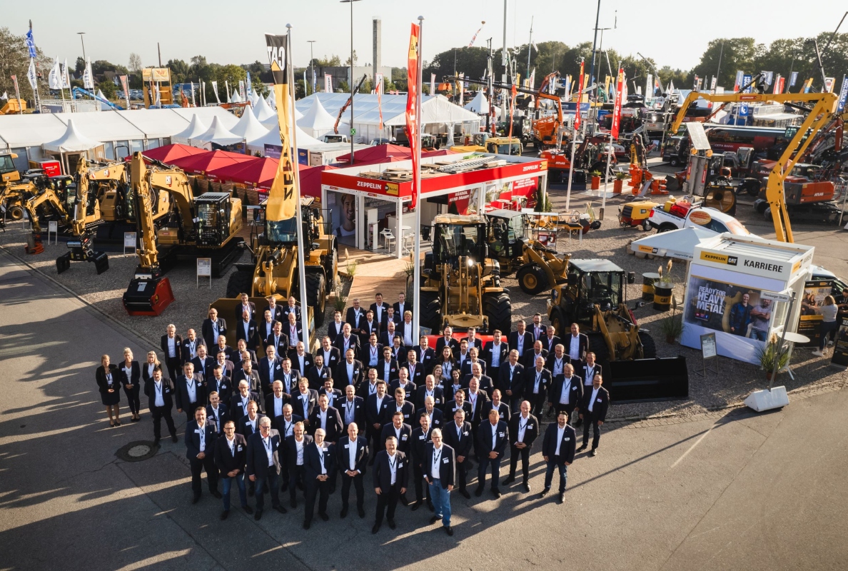 Das Team von Zeppelin Baumaschinen und Mitaussteller Zeppelin Rental ...
