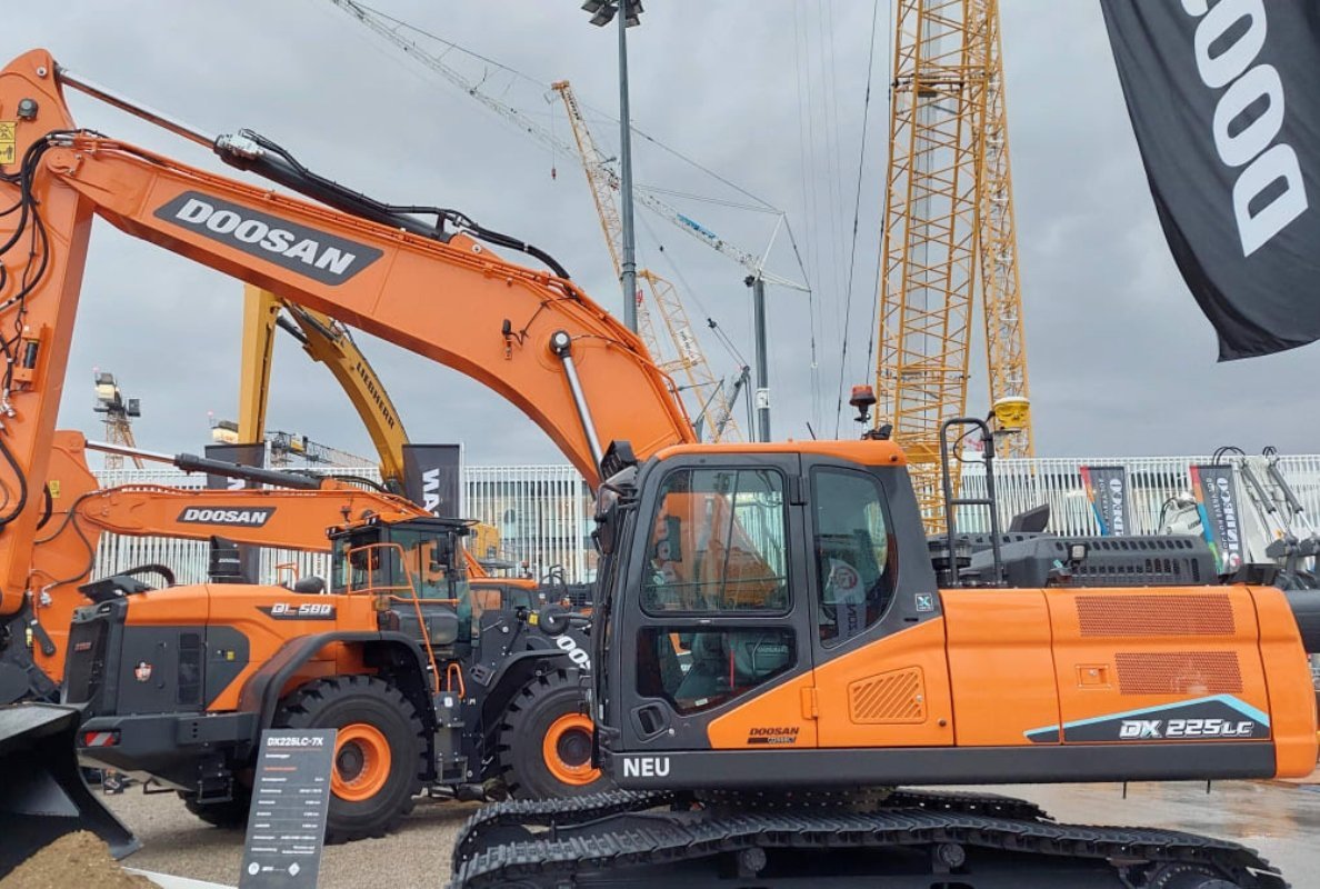 Doosan DX225LC-7X | LECTURA Press