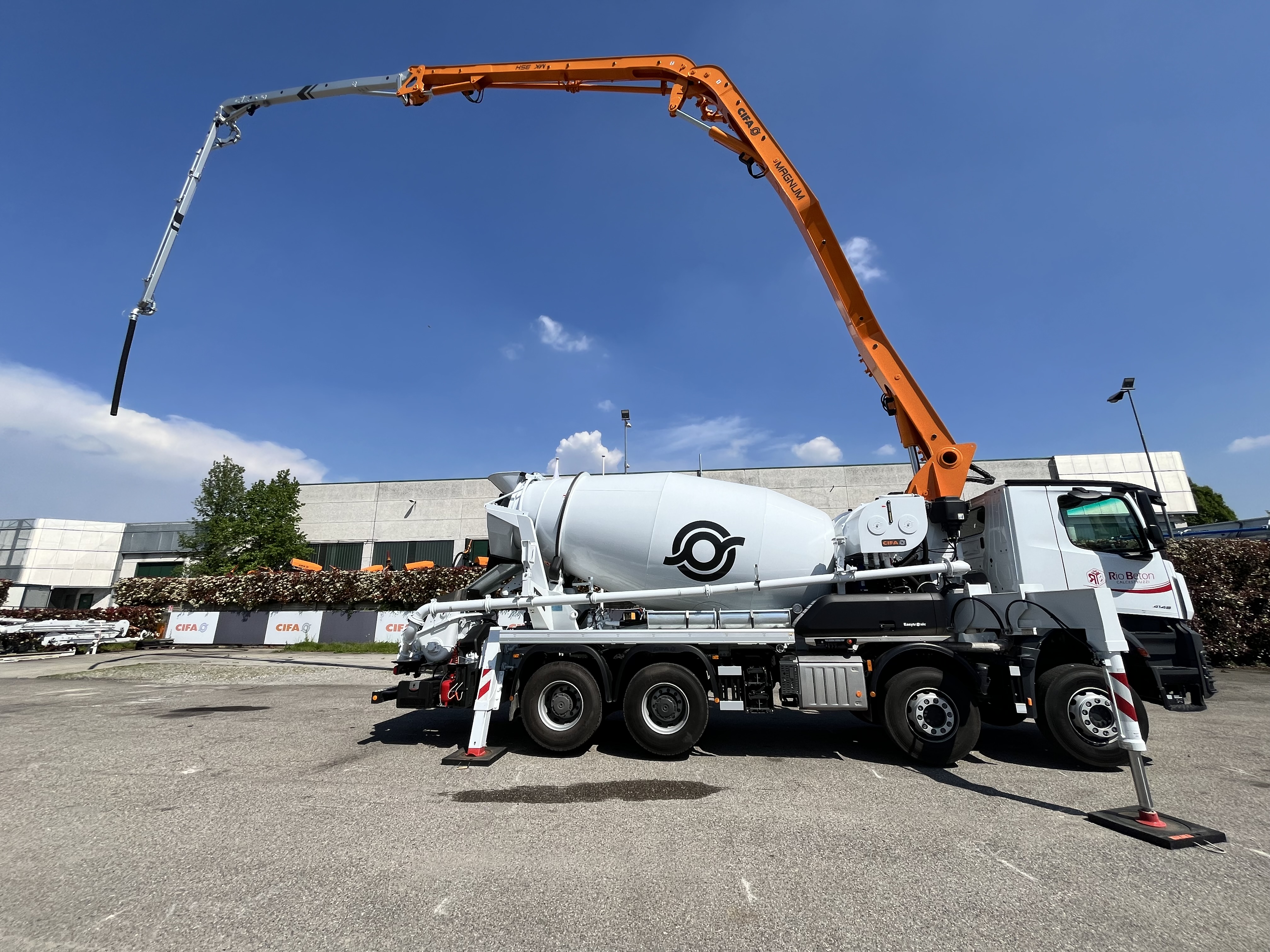 CIFA präsentiert die neue Magnum MK35H mit Karbonmast auf der Bauma ...
