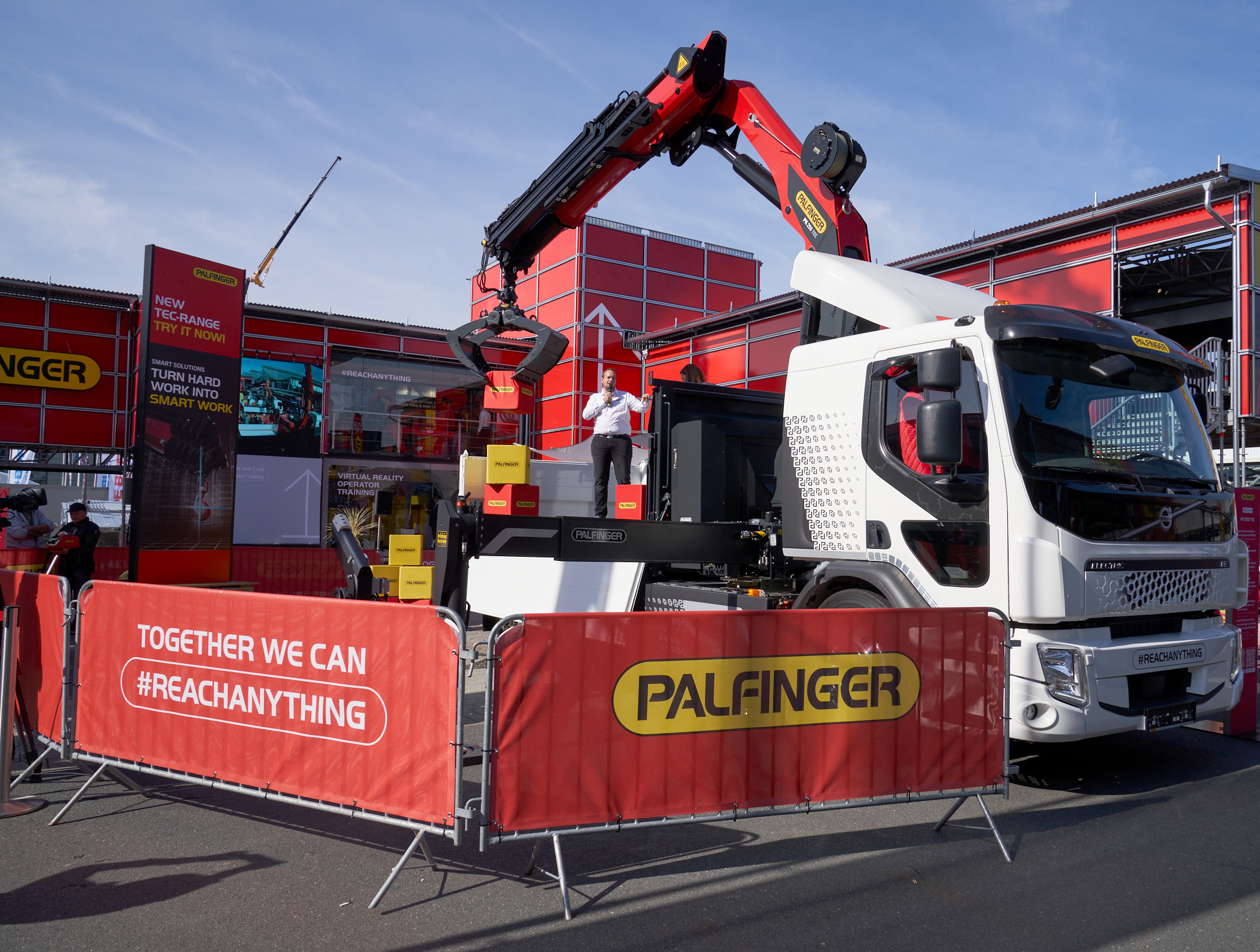 Eine neue Generation_ PALFINGER zeigt auf der IAA 2022 den PK 250 TEC ...