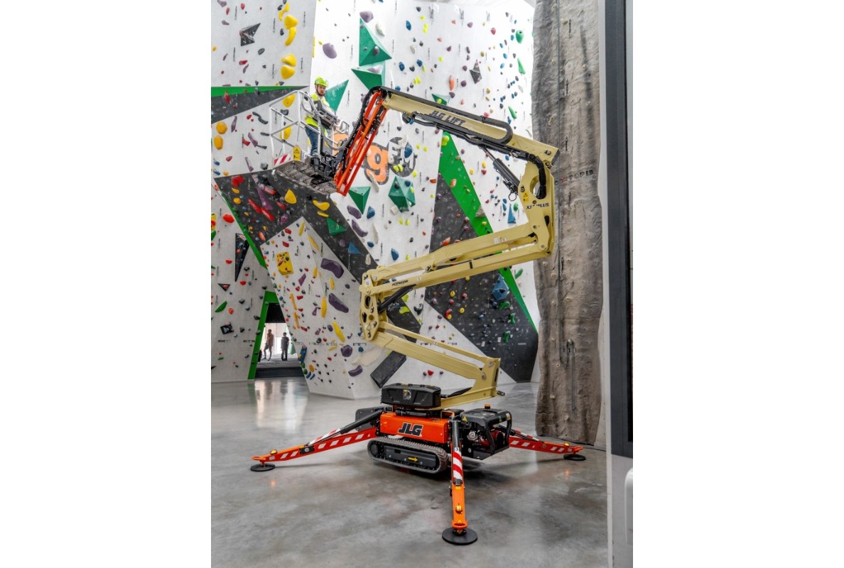 Die JLG X15J Plus im Einsatz für Freizeitsport | LECTURA Press