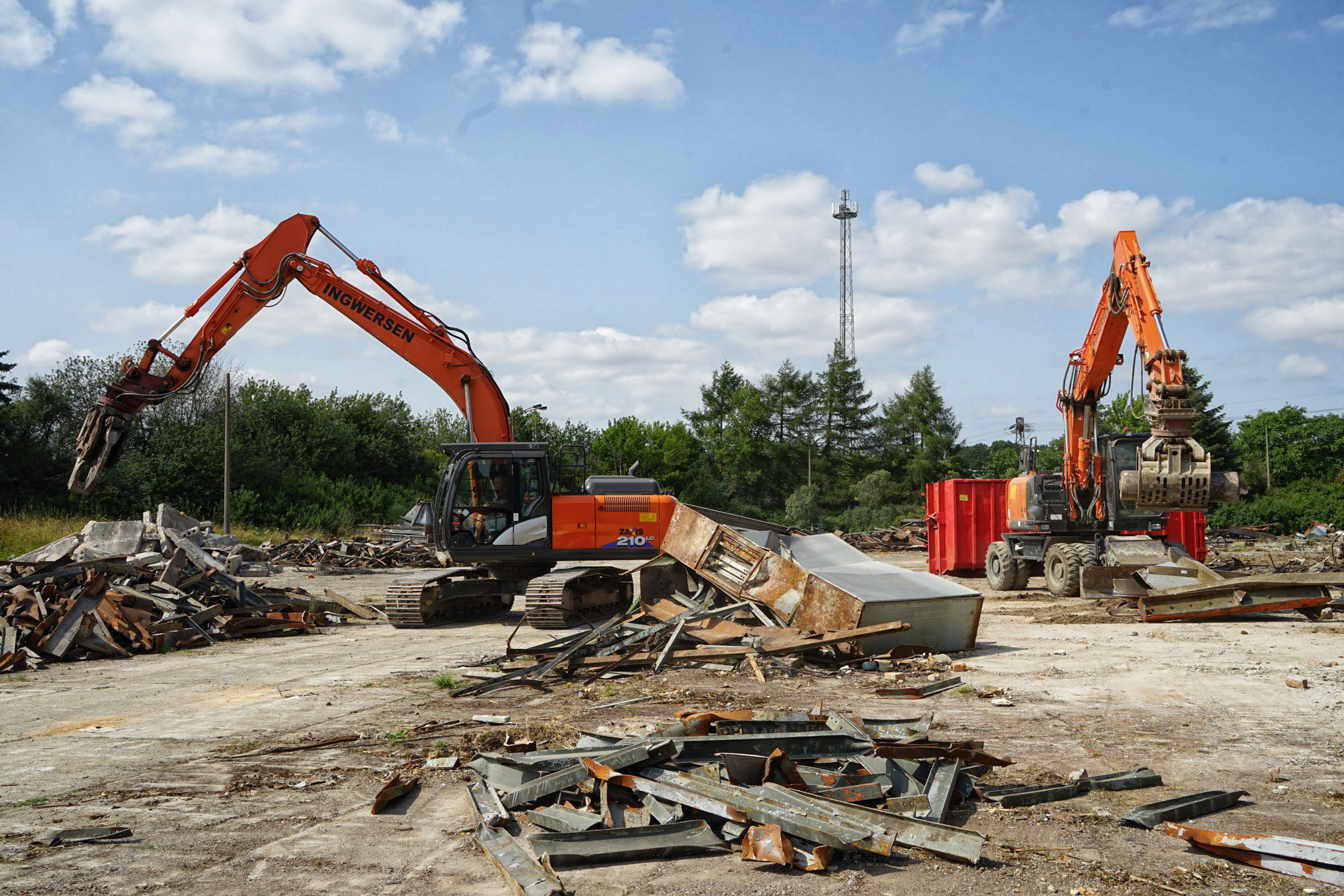 Rückbau, Aufbereitung und Abtransport: Pro Arbeitstag schafft das Team ...