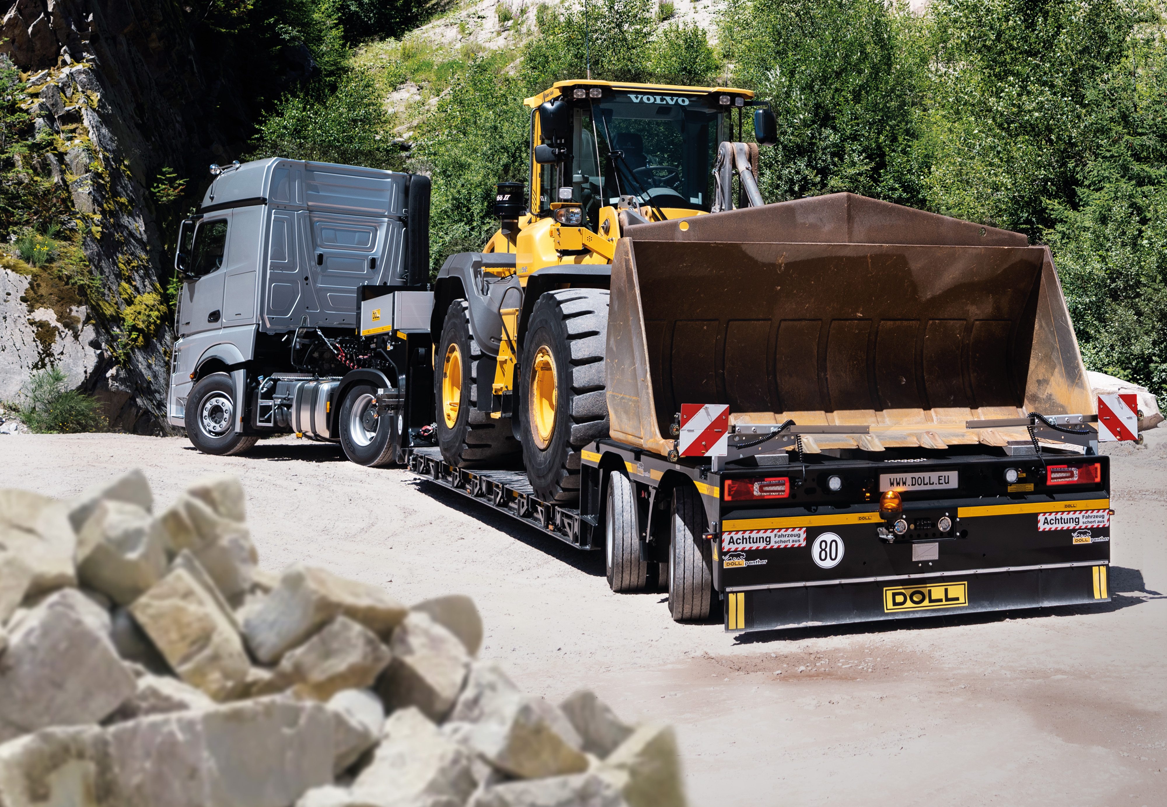 Digitaler Maßstab im Schwertransport: Die neuen Sattelauflieger DOLL ...