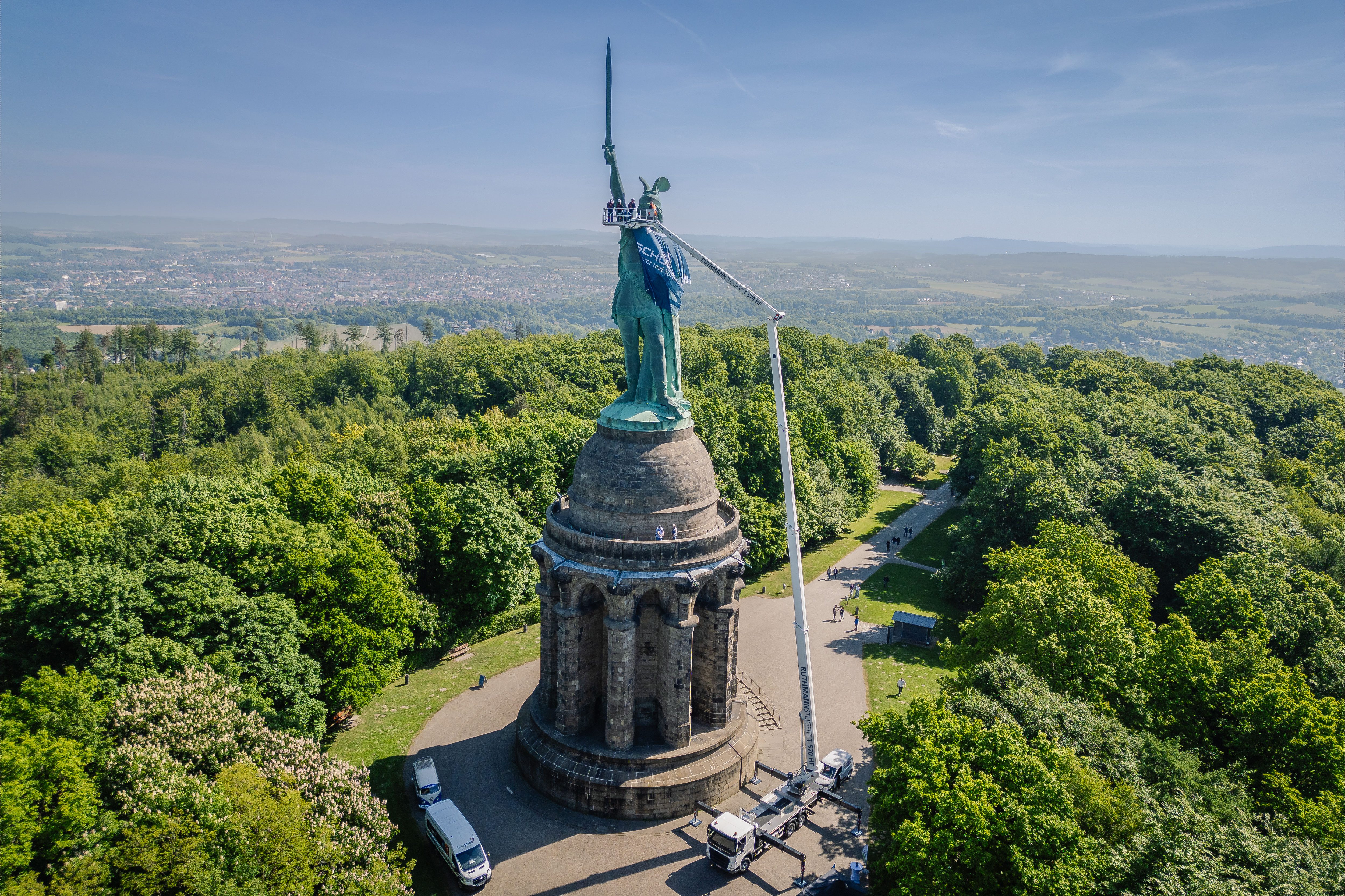 RUTHMANN STEIGER® T 570 HF im Einsatz am Hermannsdenkmal: Unterstützung ...
