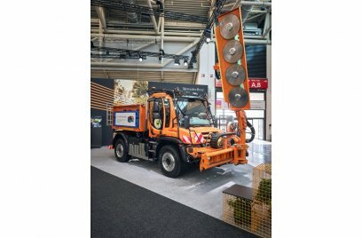 Unimog U 430 mit Lichtraumprofilschneidgerät FSG 2000 von Mulag und ...