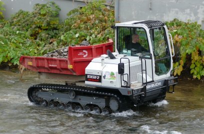 Der Takeuchi Dumper TCR50-2 transportiert 3,7 t auch unter ...