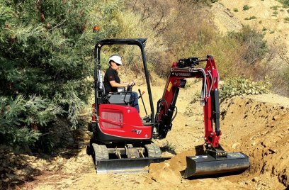 Die neue Premium-Red-Lackierung bringt die Kompaktmaschinen in Einklang ...