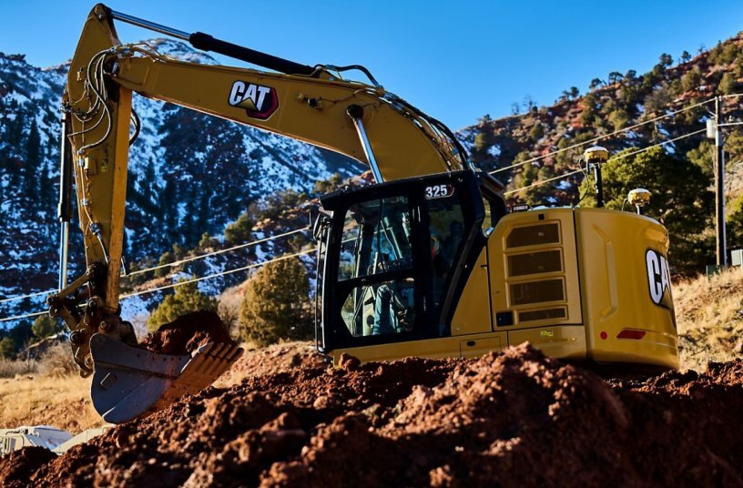 Cat 325 Excavator: New HD Configuration with Enhanced Undercarriage ...