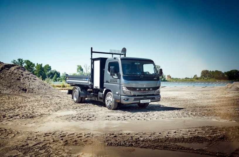 Vielseitig auf dem Bau: Daimler Truck-Marke FUSO mit drei Varianten des ...