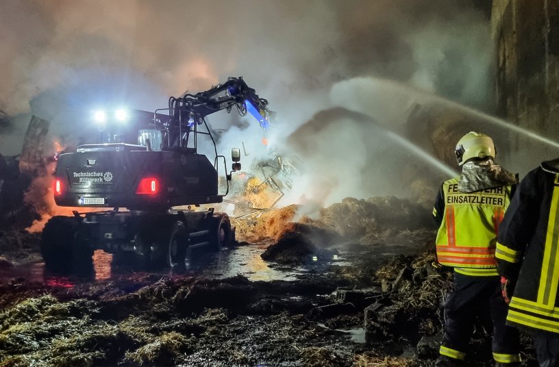 ATLAS Bagger im THW-Einsatz | LECTURA Press
