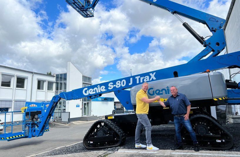 BSI erhält eine der ersten Genie® S®-80 J TraX Kettenbühnen in ...