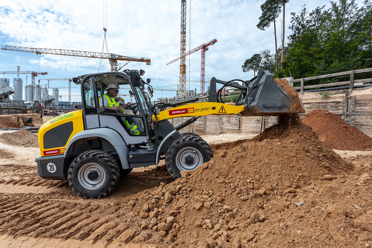 Der Kramer 5055e ist sehr kompakt und aufgrund seiner Allradlenkung ...