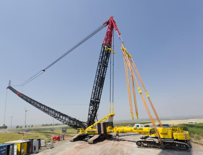 LTR 1220 acts as counterweight for a Liebherr LR 1600/2 crawler crane ...