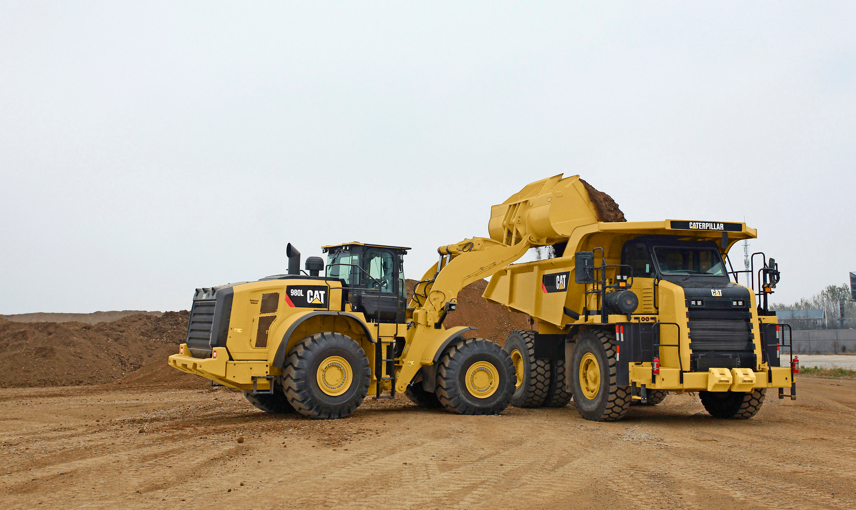 New 980L medium wheel loader features added power, greater fuel ...