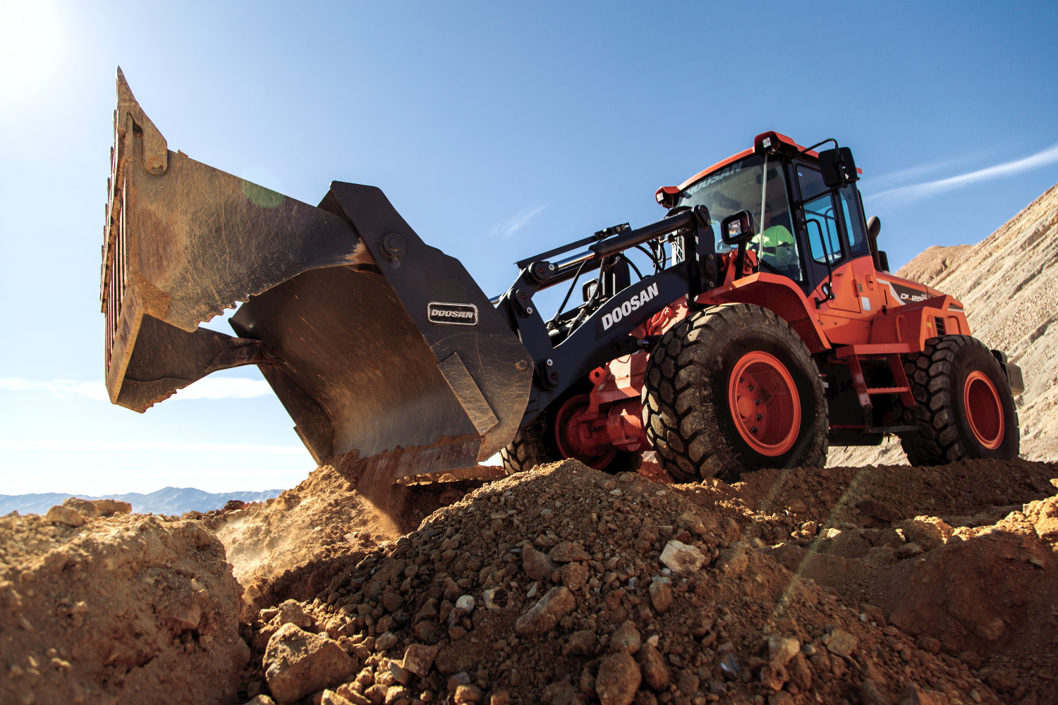 Two new Doosan wheel loaders provide improved fuel savings with Tier 4 ...