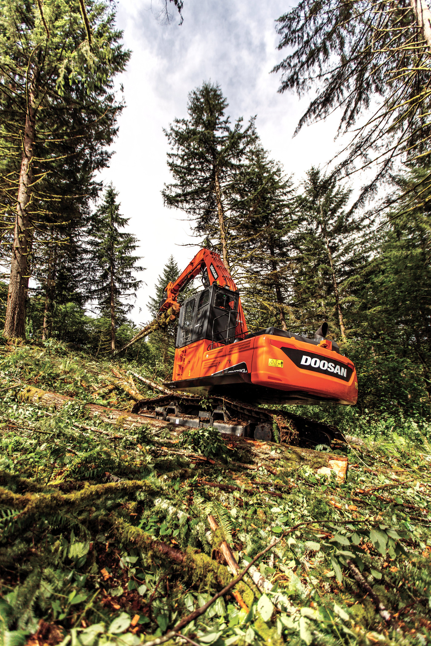 Newest, biggest Doosan DX380LL-5 log loader supplies high swing torque ...