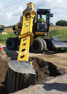 Gradall XL 4300 III quickly handles under-road culvert replacement ...