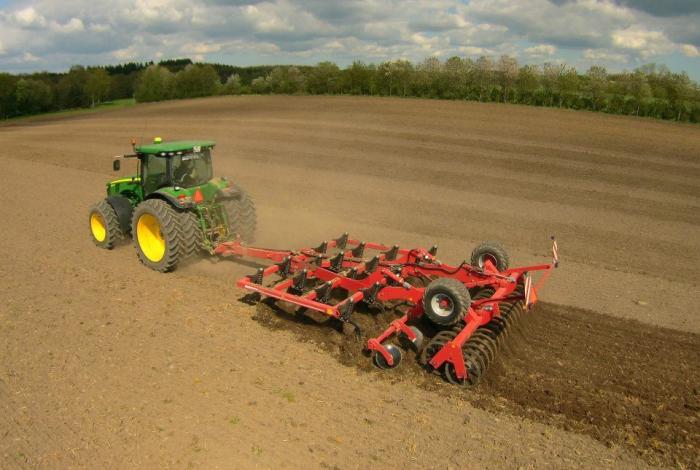 Tiger 4 MT rigid – with optional fertiliser unit | LECTURA Press