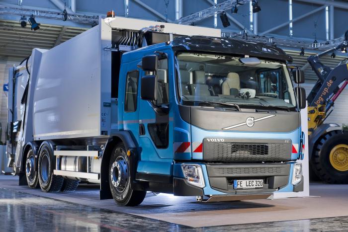 Volvo Trucks auf der IFAT 2016: Innovationen im Kommunal- und ...