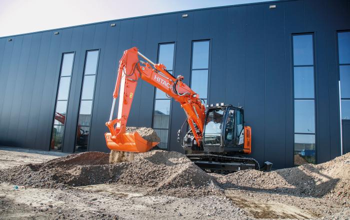 New Hitachi ZX135US-6 is exceptionally versatile | LECTURA Press